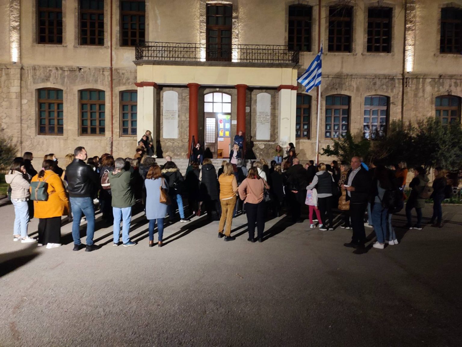 Φωτορεπορτάζ Ένα δάσος από σηκωμένα χέρια στις πιο μαζικές Γενικές ...