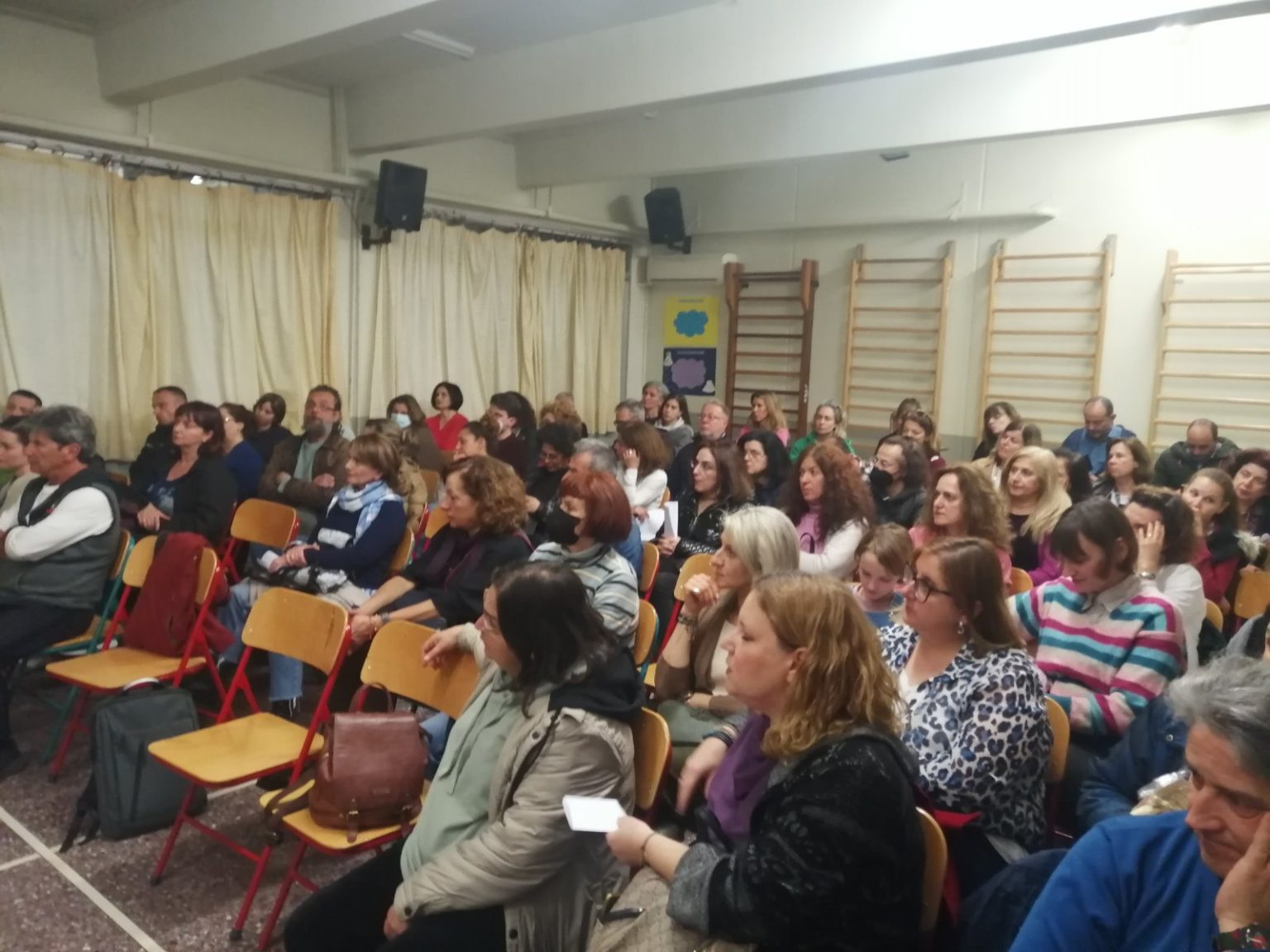 Φωτορεπορτάζ Ένα δάσος από σηκωμένα χέρια στις πιο μαζικές Γενικές ...
